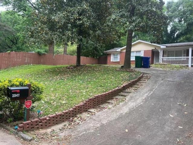 2547 Garrett Cir, Atlanta, GA 30360
