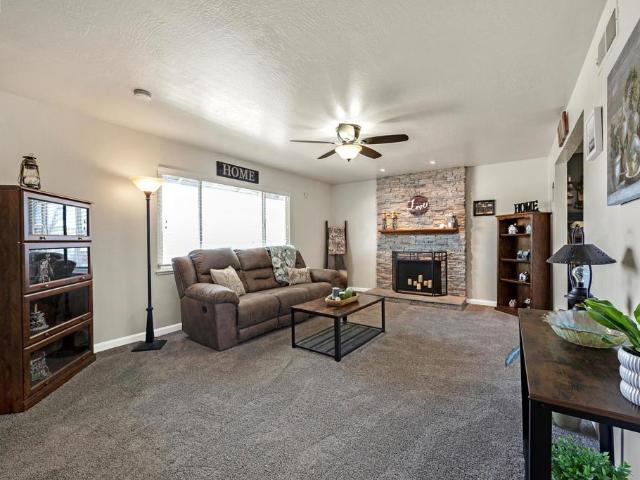 25483 Lindenwood Way
