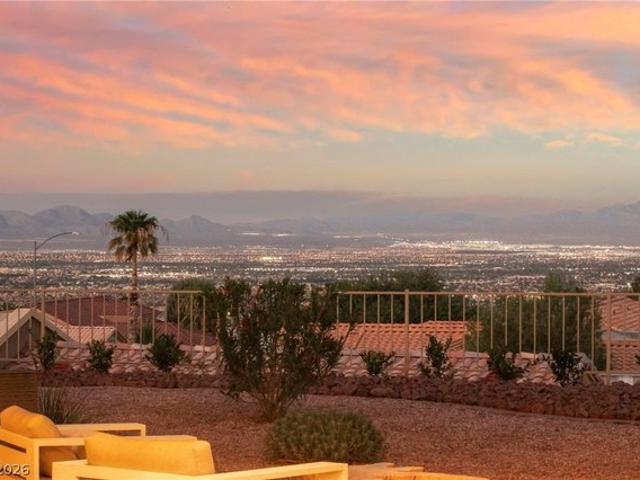 2548 Faiss Dr, Las Vegas, NV 89134