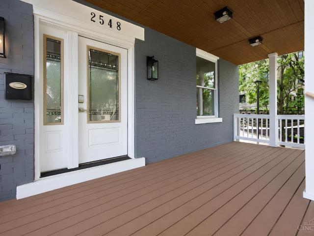 2548 Hackberry Street