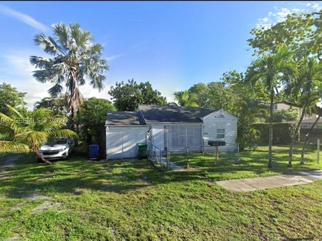 2549 NE 190th St, Miami, FL 33180
