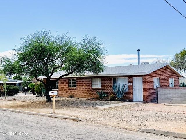 2549 E Linden St, Tucson, AZ 85716