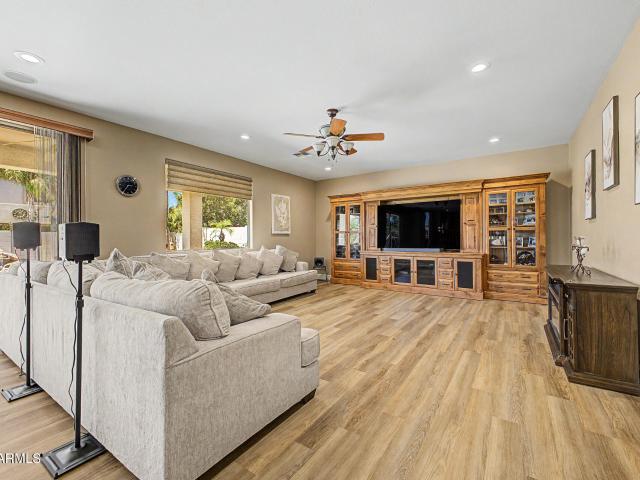 2540 e hazeltine way