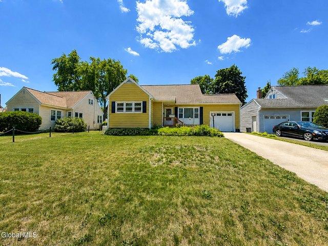 2540 Putnam St, Schenectady, NY 12304