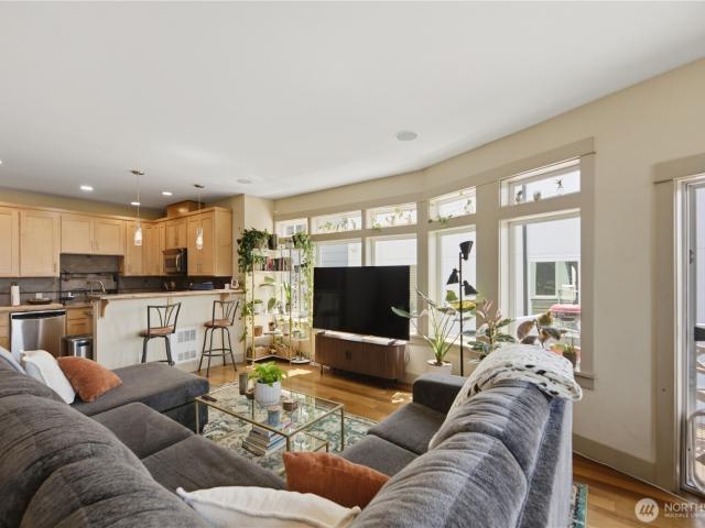 2540 14th Avenue W
