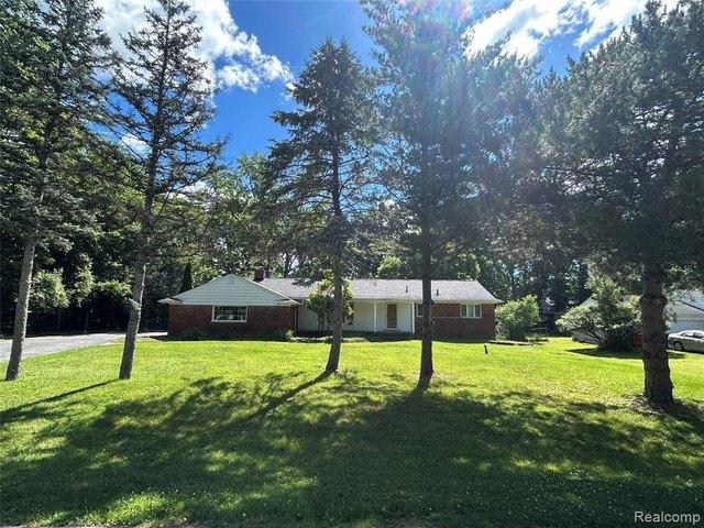 25426 Edgemont Dr, Southfield, MI 48033