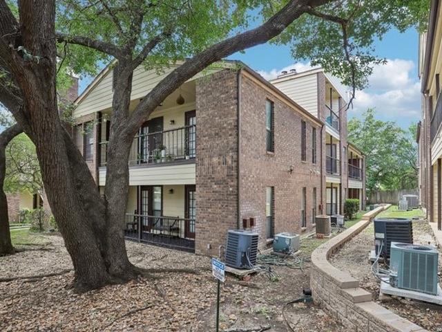 2542 Babcock Rd Apt D202, San Antonio, TX 78229