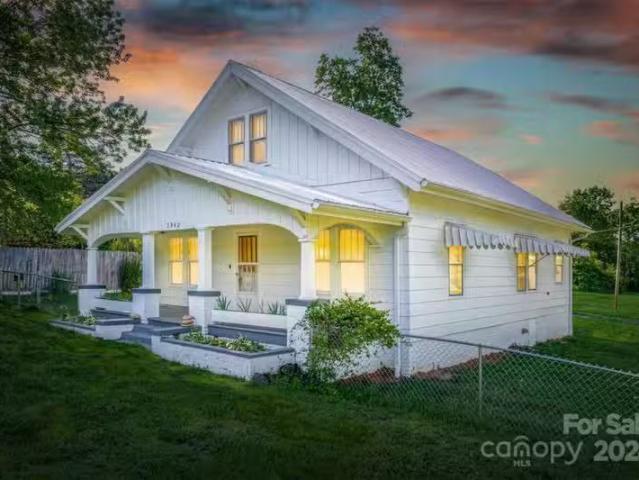 2542 KOOL PARK RD NE, HICKORY, NC 28601 Single Family Residenc.