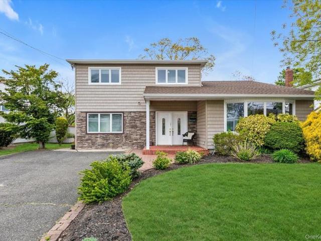 2542 Park Pl, Bellmore, NY 11710