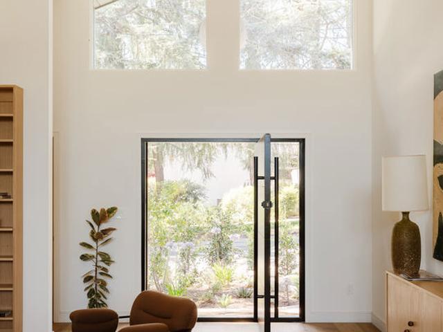 2542 Santa Rosa Avenue