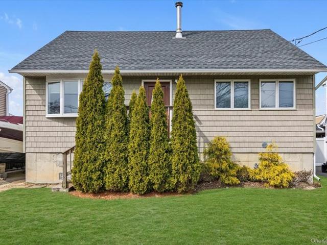 2542 Wantagh Ave, Wantagh, NY 11793