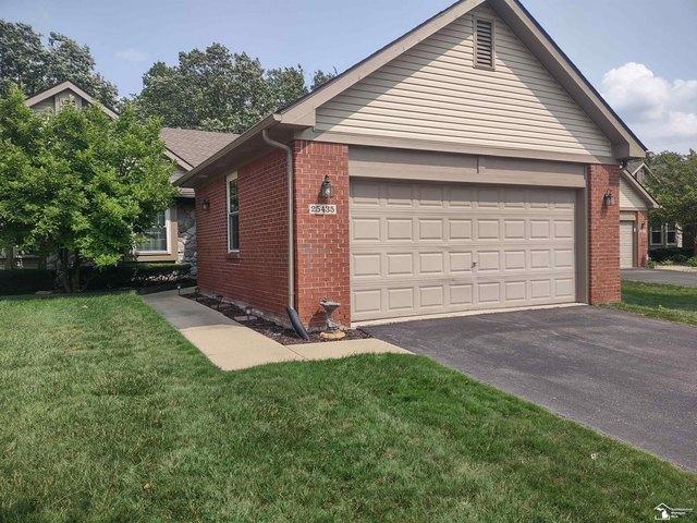 25435 Tara Ln, Brownstown, MI 48134