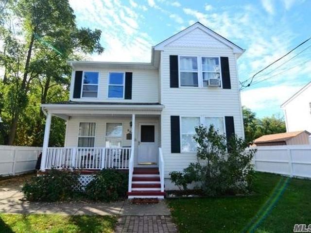 254 40th St, Copiague, NY 11726