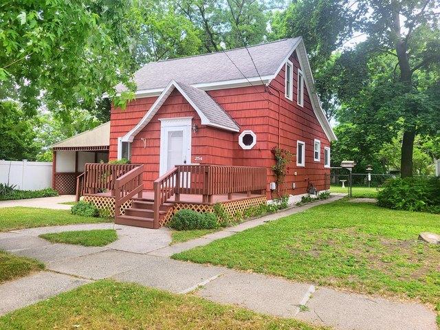 254 4th Ave, Manistee, MI 49660