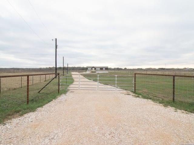 254 County Road 406, Floresville, TX 78114
