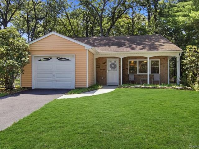 254 Edinburgh Dr, Ridge, NY 11961