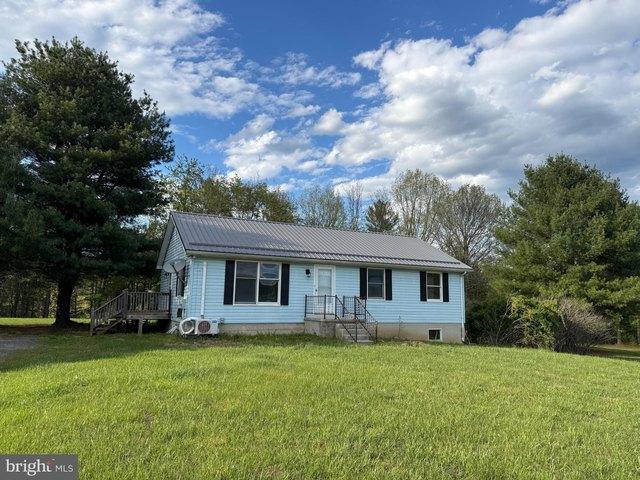 254 Old Mill Manor Dr, Berkeley Springs, WV 25411