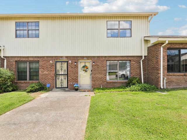 254 Mayflower Ln N
