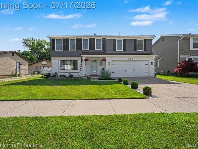 254 Selkirk St, Canton, MI 48187