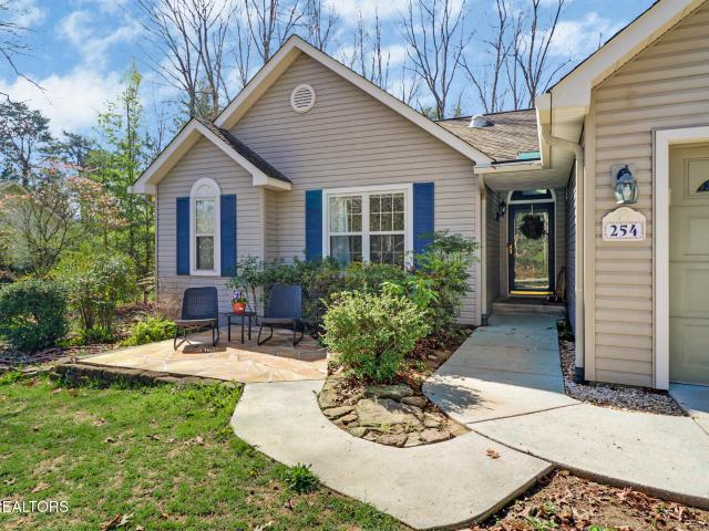 254 St George Drive