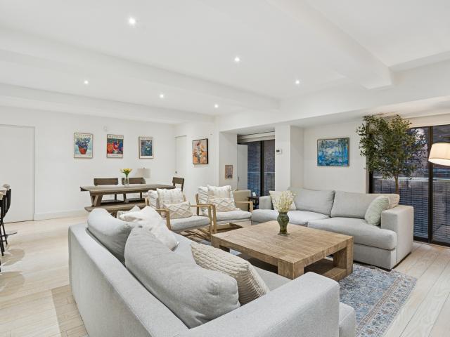 254 PARK Avenue S 2PR