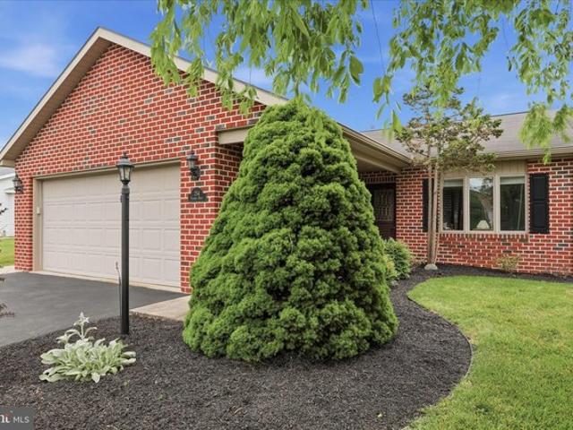 254 Phoenix Dr, Chambersburg, PA 17201