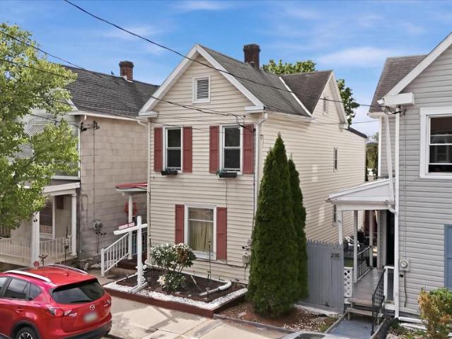 254 W Queen Street