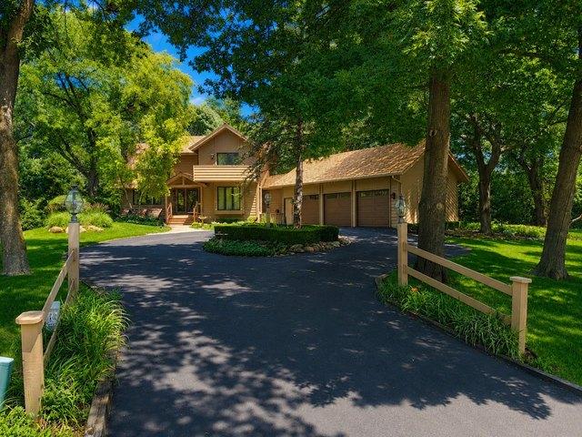 25546 N Cayuga Trl, Lake Barrington, IL 60010