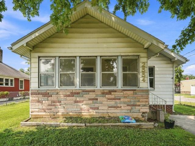 2554 E Grand Ave, Des Moines, IA 50317