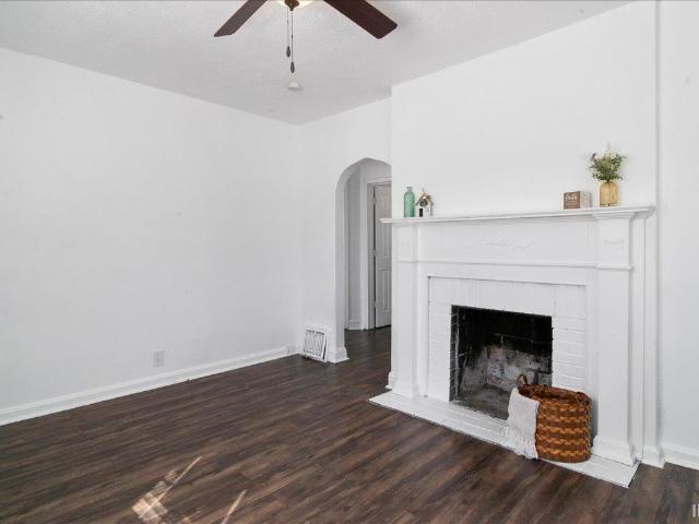 2554 E Riverside Drive