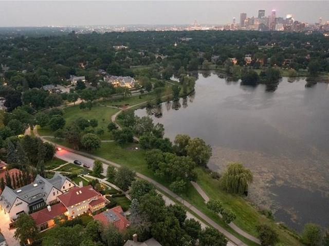 2554 W Lake of the Isles Pkwy, Minneapolis, MN 55405