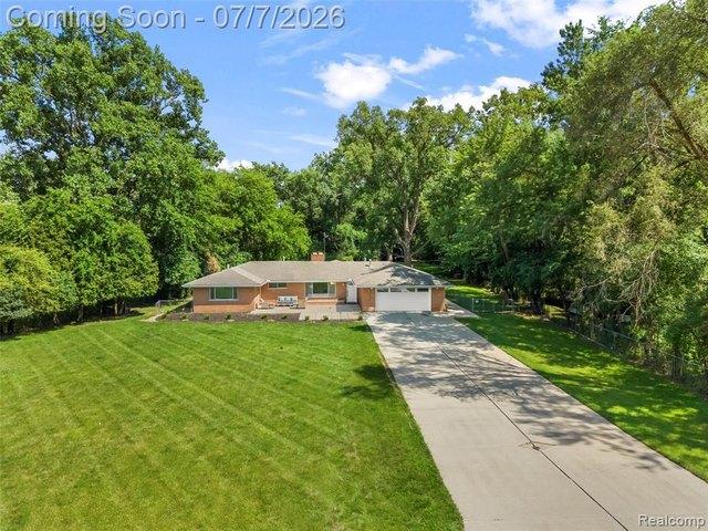 25555 Forestview Dr, Southfield, MI 48033