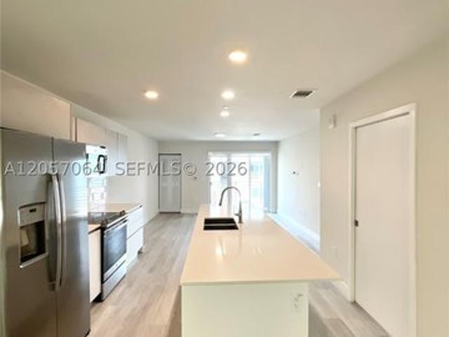 2555 NE 193rd St Unit 2206, Miami, FL 33180