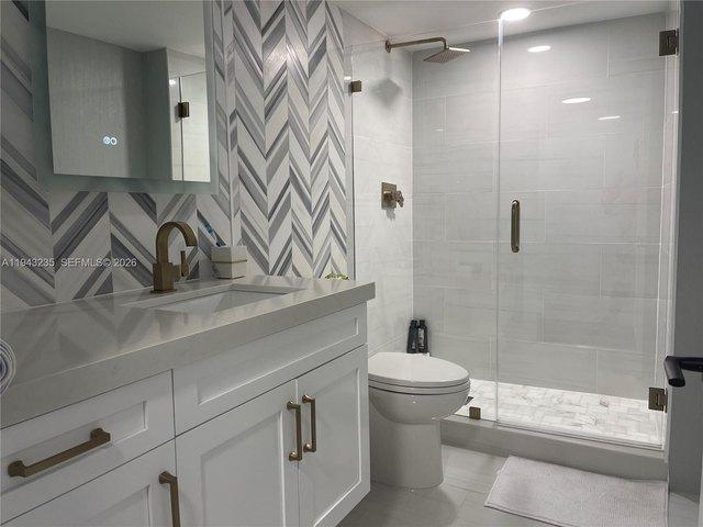 2555 Collins Ave Apt 1409, Miami Beach, FL 33140