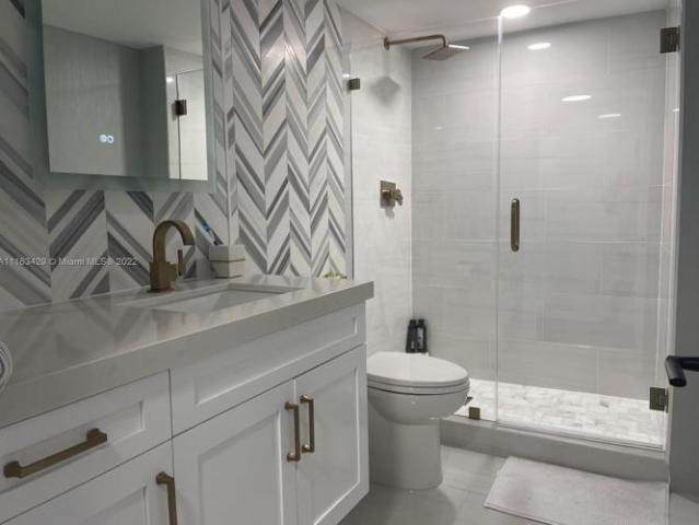 2555 Collins Ave #1409 Miami Beach, FL 33140
