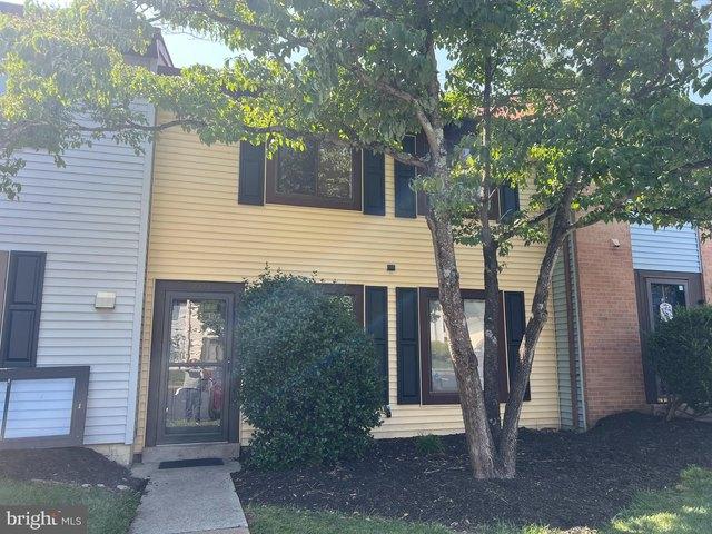 2555 Fox Ridge Ct, Woodbridge, VA 22192