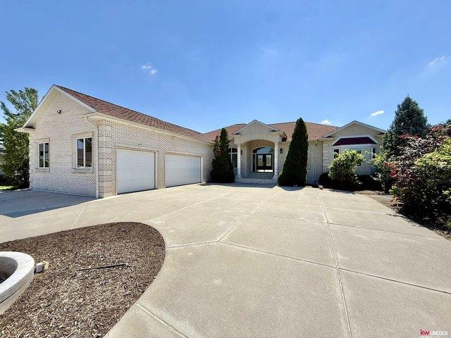 2555 Southview Cir, Lincoln, NE 68512