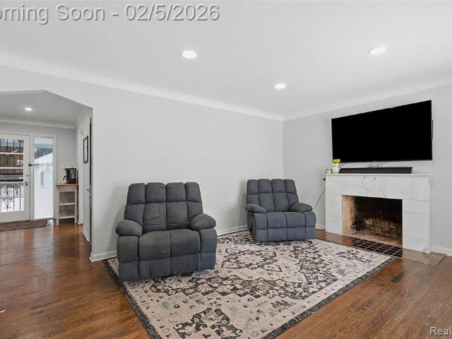 25569 W Chicago