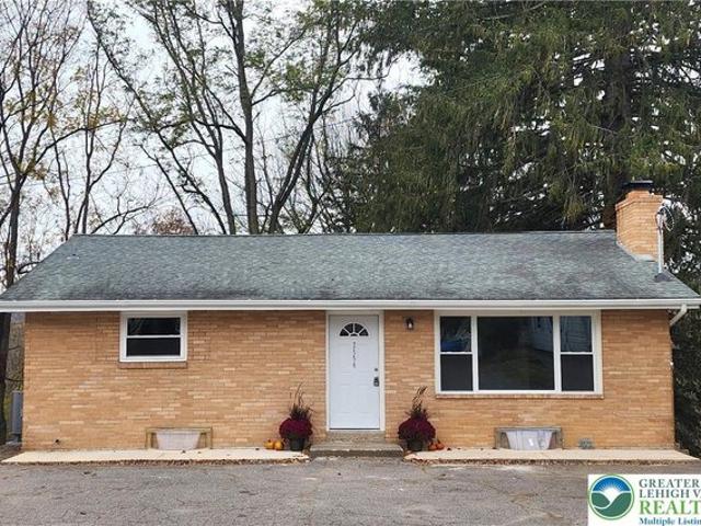 2556 N Delaware Dr, Upper Mt Bethel Township, PA 18343
