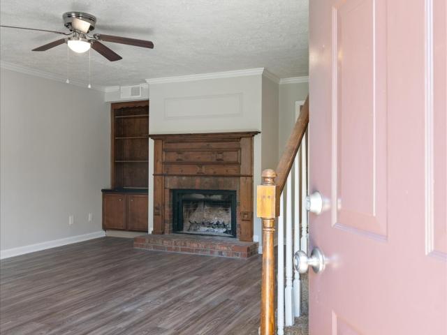 2556 Oak Hill Dr