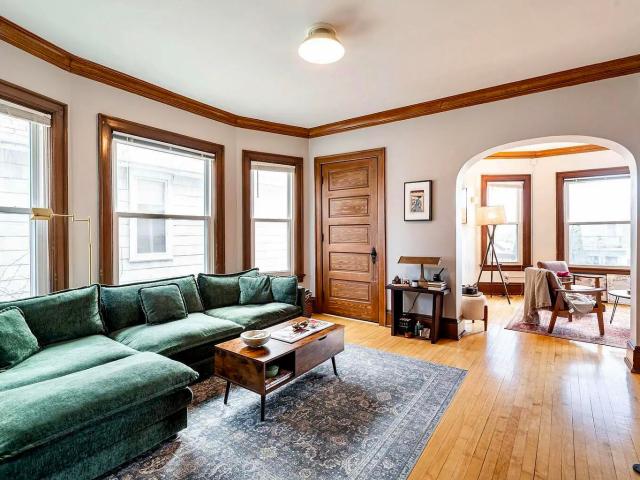 2556 S Brisbane Ave, Unit UPPER