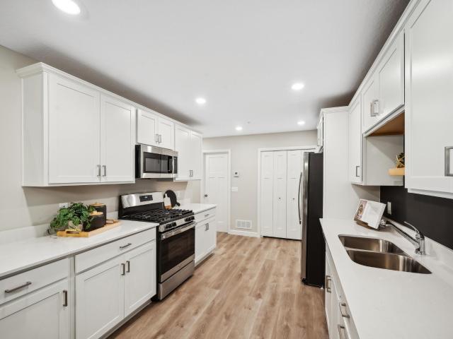 25578 3rd Street W