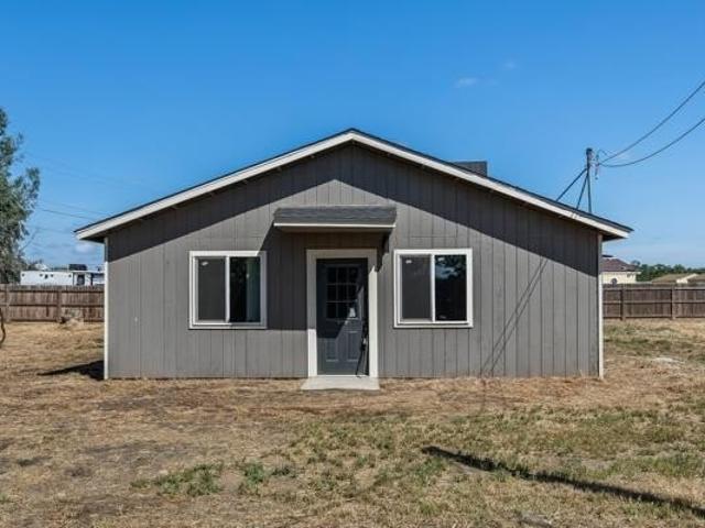 2557 E Stanford Ave, Pixley, CA 93256