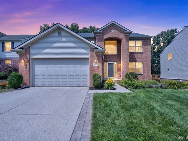 2557 Solace Dr, Commerce Township, MI 48382