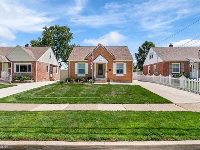 2557 9th St, Cuyahoga Falls, OH 44221