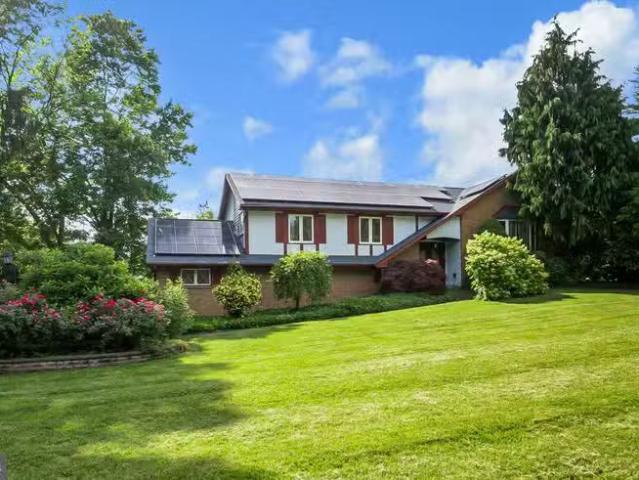 2558 COVERED BRIDGE LN, ALLENTOWN, PA 18104 Single Family Resi.