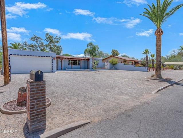 2558 E Blacklidge Dr, Tucson, AZ 85716