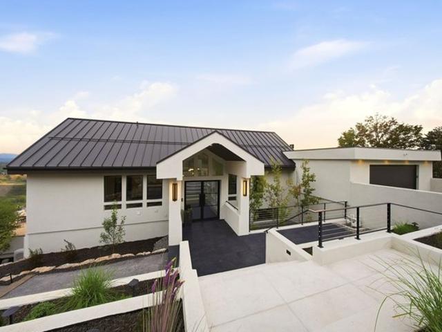 2558 S Scenic Dr E, Salt Lake City, UT 84109