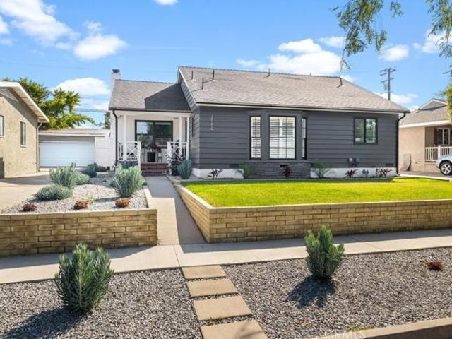 2559 Vuelta Grande Ave, Long Beach, CA 90815
