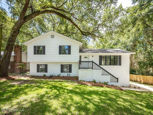 2550 Davidson Rd, Ocean Springs, MS 39564